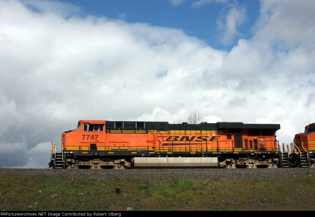 BNSF 7747